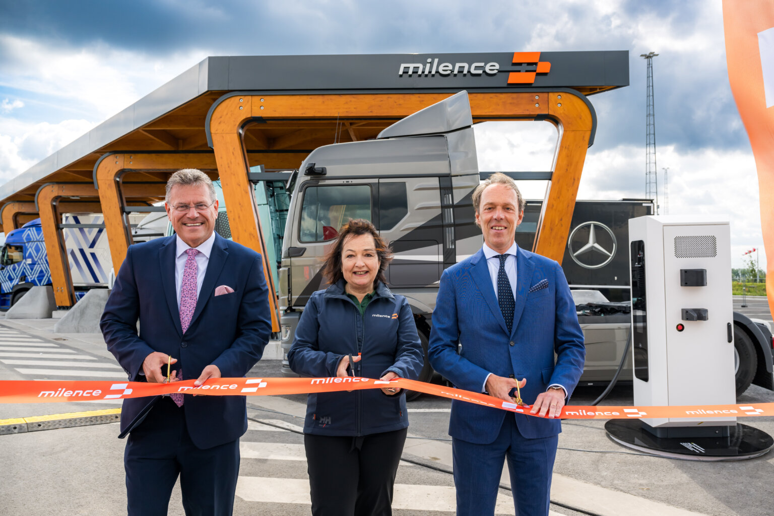 Een van Europa's grootste laadhubs voor elektrische vrachtwagens ...